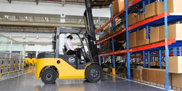 Perbedaan Forklift Kelas 1 Dan 2 Jenis Dan Fungsinya Dalam Operasional